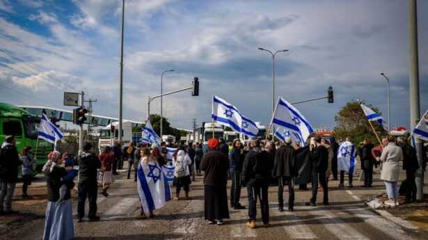 Französisch-israelische Aktivistin: Französische Justiz will ...